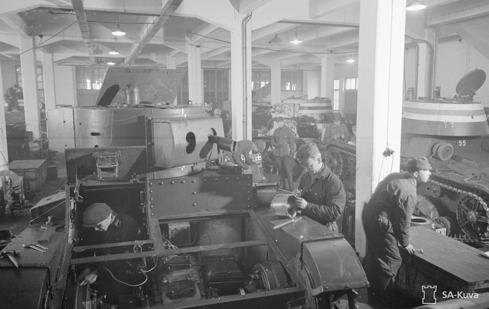 FINNISH ARMY 1918 - 1945: FLAME TANKS