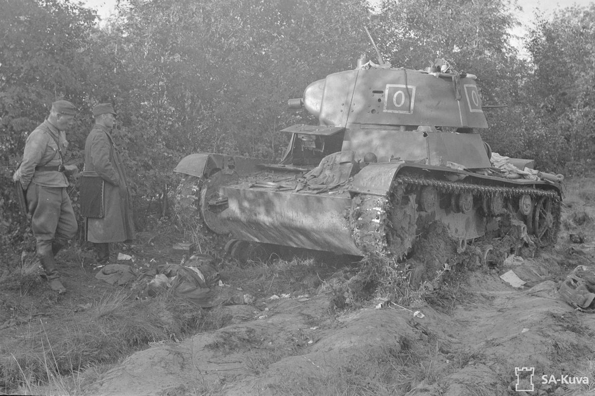 FINNISH ARMY 1918 - 1945: FLAME TANKS